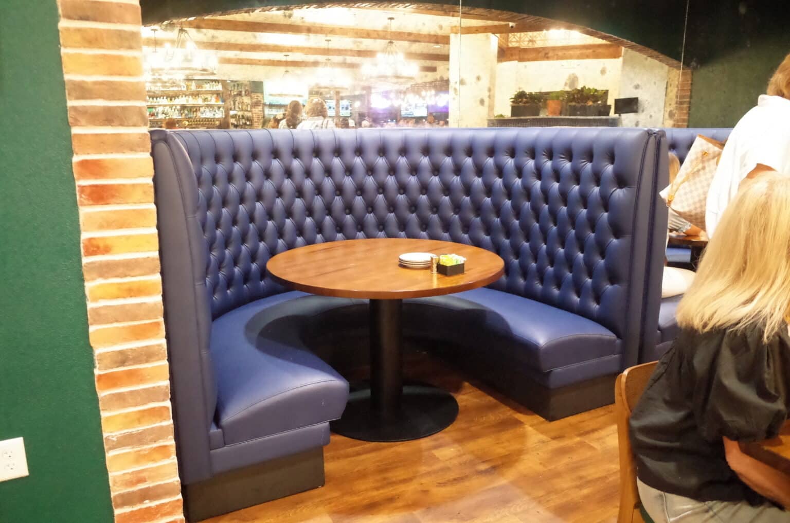 A Guide to Restaurant Booth Types, Shapes & Custom Options | Restaurant ...